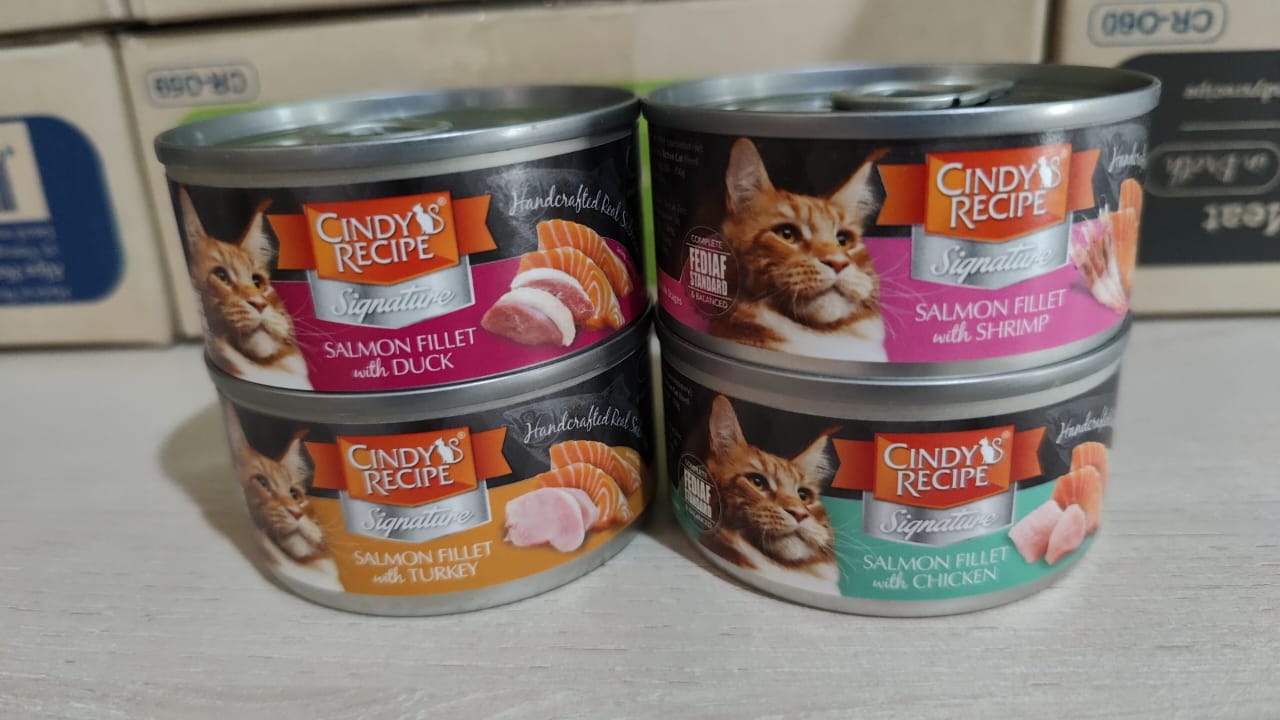 Cindy's Recipe Signature (FEDIAF-compliant) as a treat for our cats ...